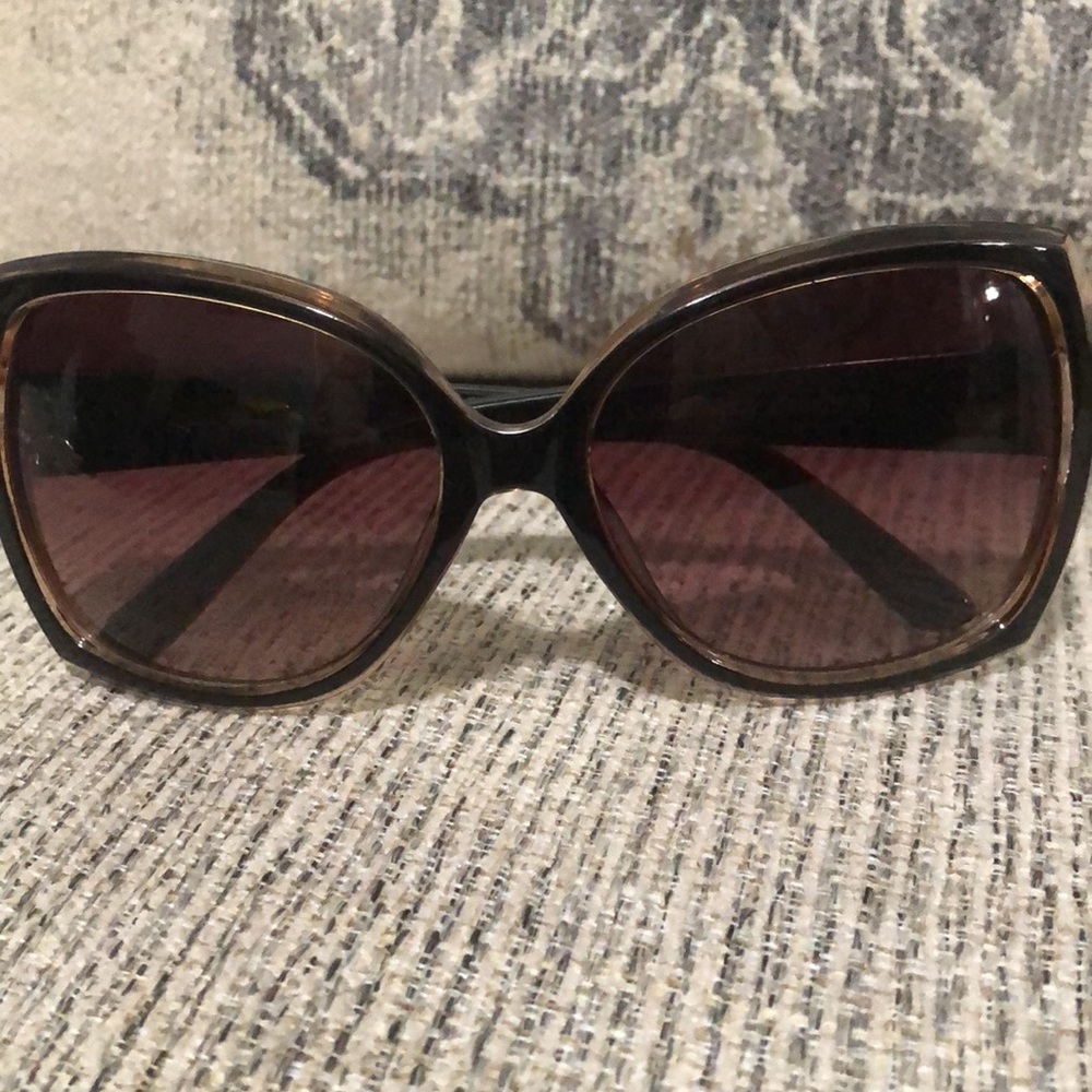 Oversized Glam Jessica Simpson Sunglasses - Gem